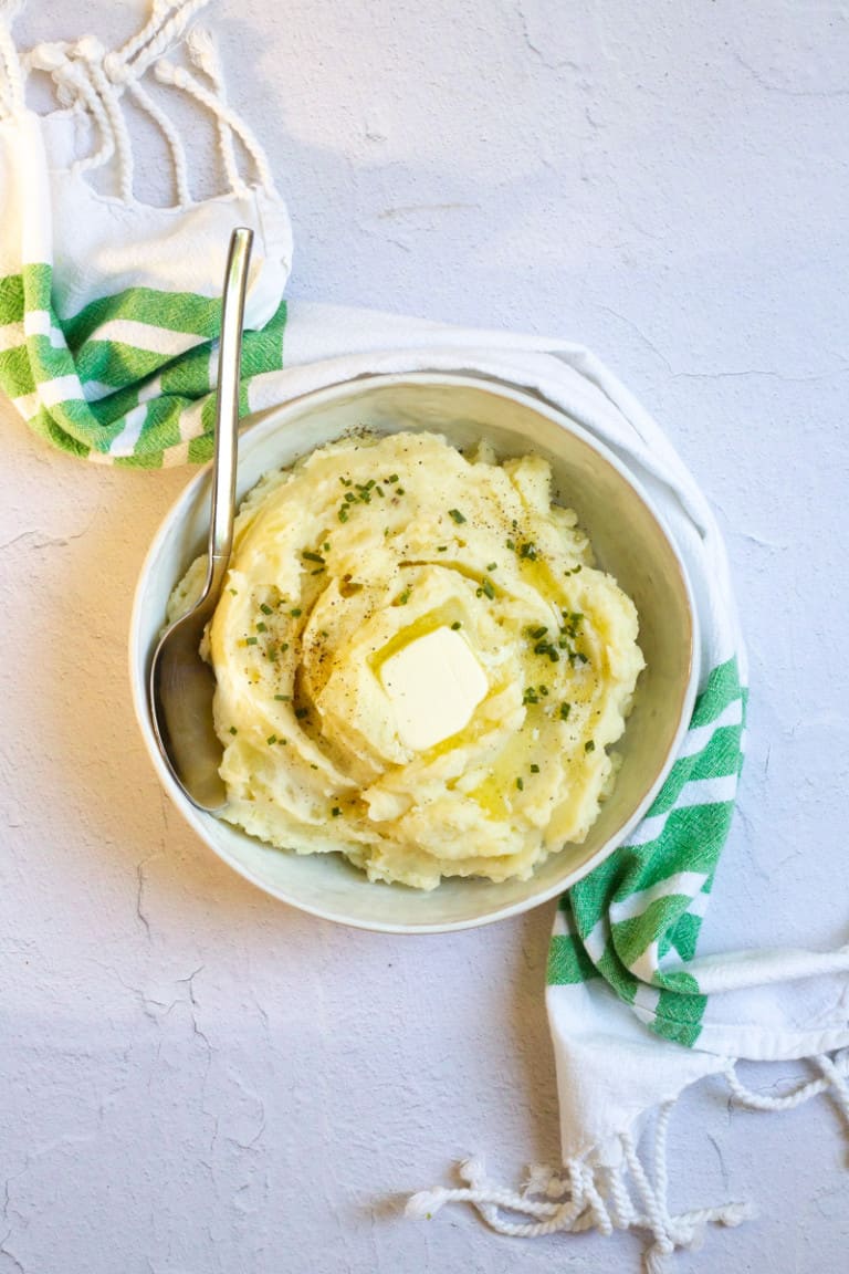 Fluffy Mashed Potatoes (with Russet Potatoes) - Champagne Tastes®